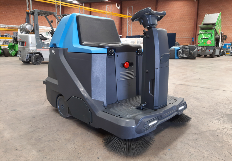 Conquest Magnum 34TD Floor Scrubber - Conquest Equipment Technologies